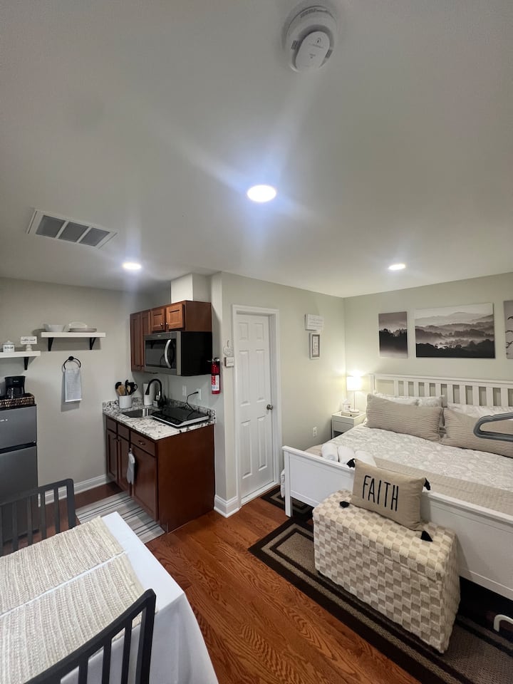 Elegant Independent Bedroom - Woodbridge, VA
