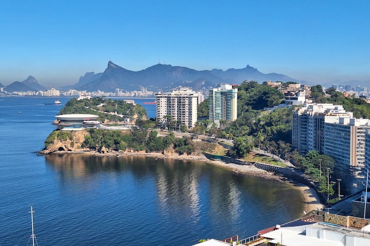 Apto Vista Praia De Icaraí Com Vaga - Niterói