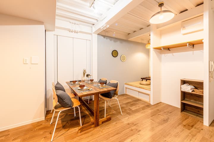 紧邻通天阁/2f Room恵美須町站5分钟/无电梯/35㎡/直达日本桥/关西机场/freewifi - 天王寺区