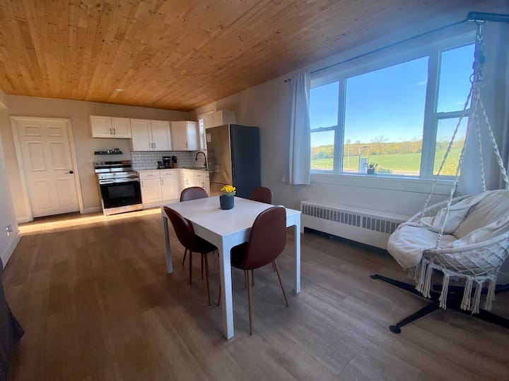 Bayfield Retreat • Near Grand Bend • Pool+hottub 7 - Bayfield
