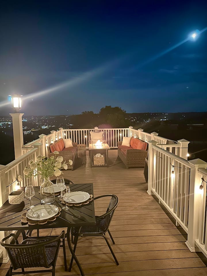 Mt. Adams Penthouse • Rooftop Deck • Walk To Bars - Cincinnati, OH