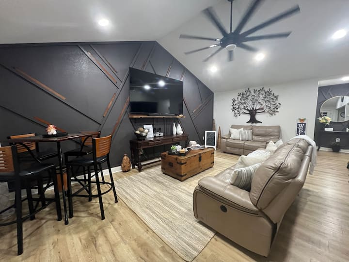 Oak Canopy Cottage, Near Dt & Lackland, Seaworld - San Antonio, TX