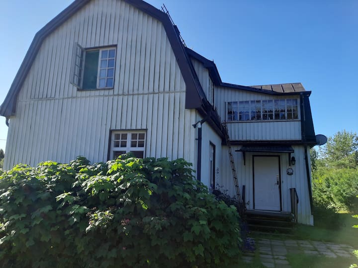 Stort Och Bekvämt Hus Med Stor Tomt - Delsbo