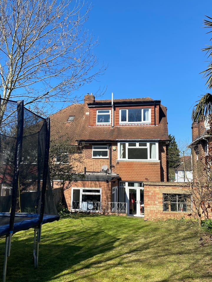 Cosy Village Feel Home Share As Your London Base - Enfield, UK