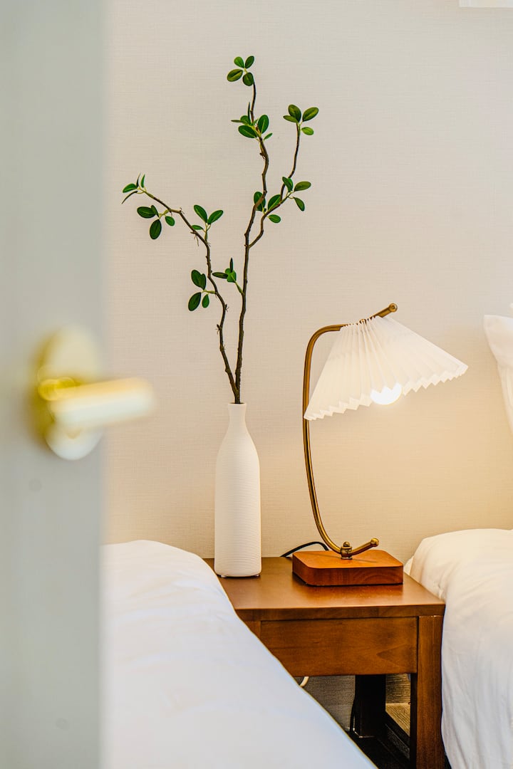 Very Clean & Best Location, Hongdae Stn.5min - Seoul