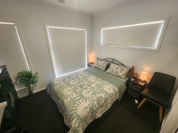 Full 3 X Bedroom Luxury Home - Melton