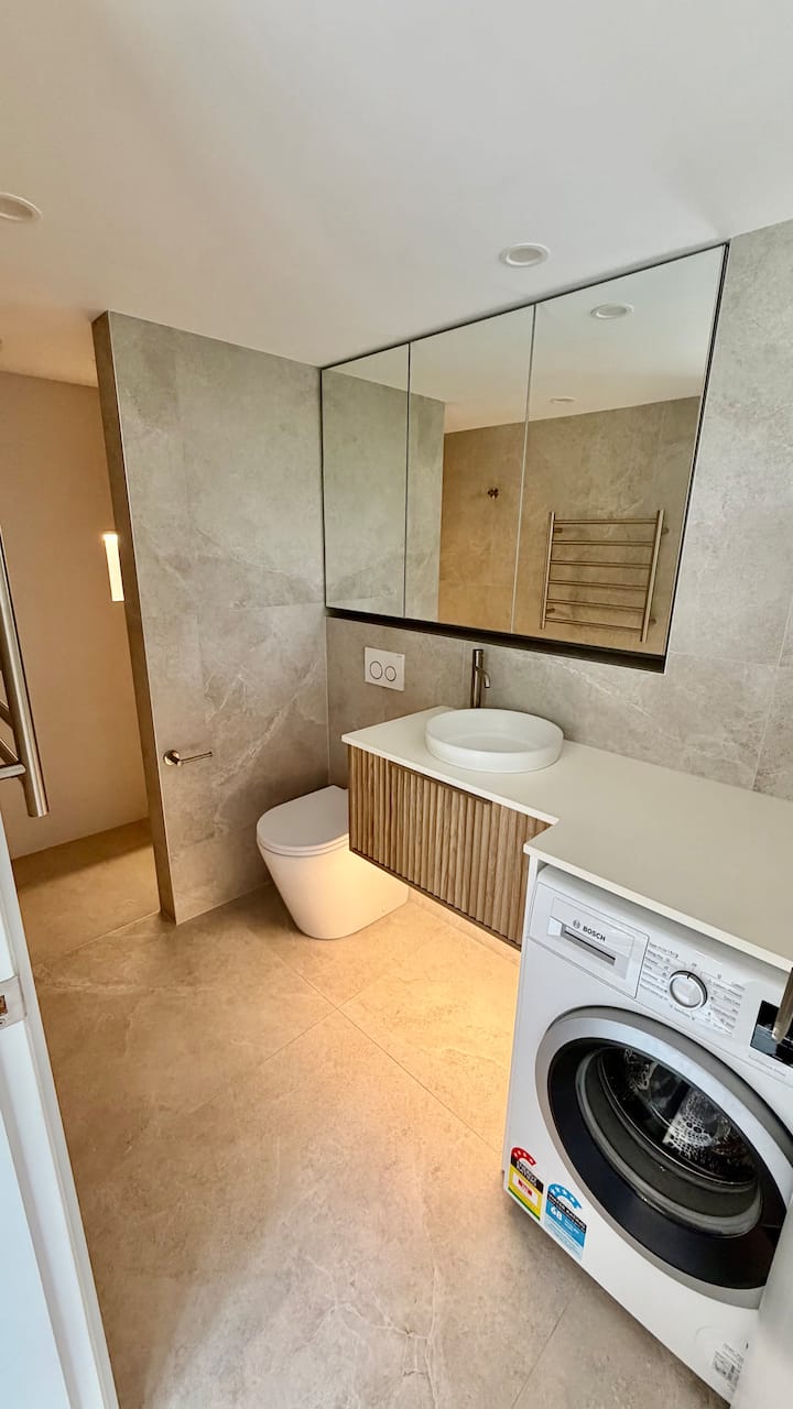 Boutique Sunny Coastal 1-bed Apartment Dee Why - Collaroy