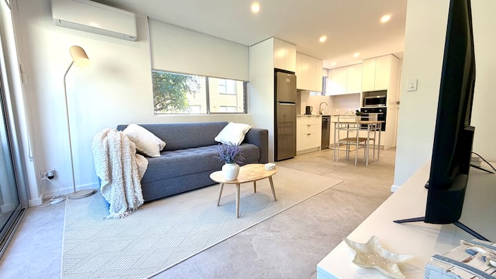 Boutique Sunny Coastal 1-bed Apartment Dee Why - Manly
