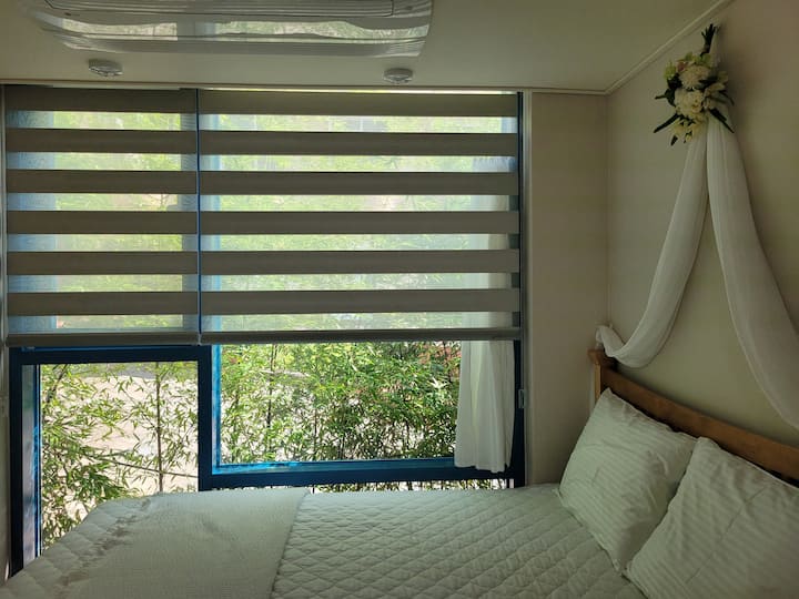 1-1호.국제컨벤션근처/2인 취사가능호텔/산책로이쁨/바닷가근처/중문맛집근처 - 중문동