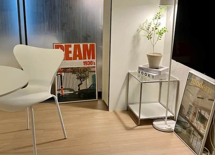 <모던하우스>공항7분 / 신제주5 / 넷플릭스 / 개별테라스 / 취사가능 - Jeju-si