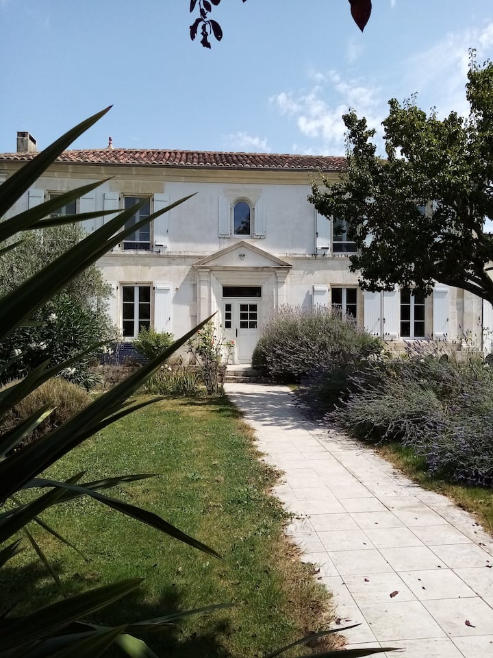 Maison De Maître Et Gîte Rénovés - Cognac