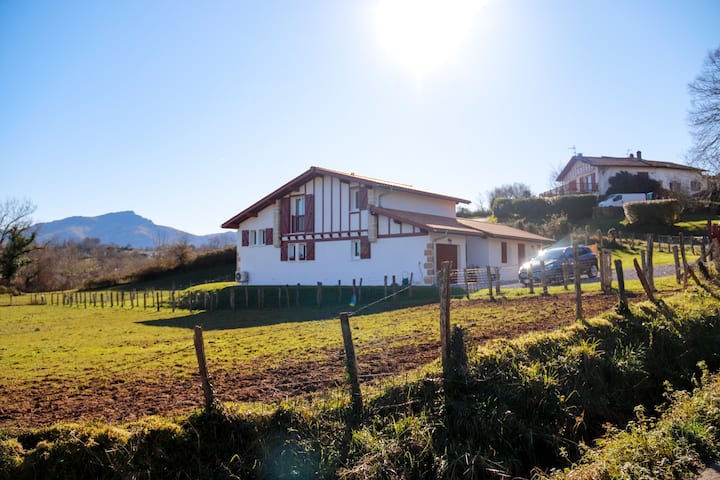 Studio Indépendant Dans Maison Basque - Sare