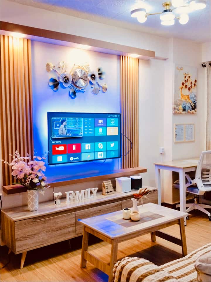 3br Majestic | 2 Storey Condo | Netflix+videoke - Valenzuela