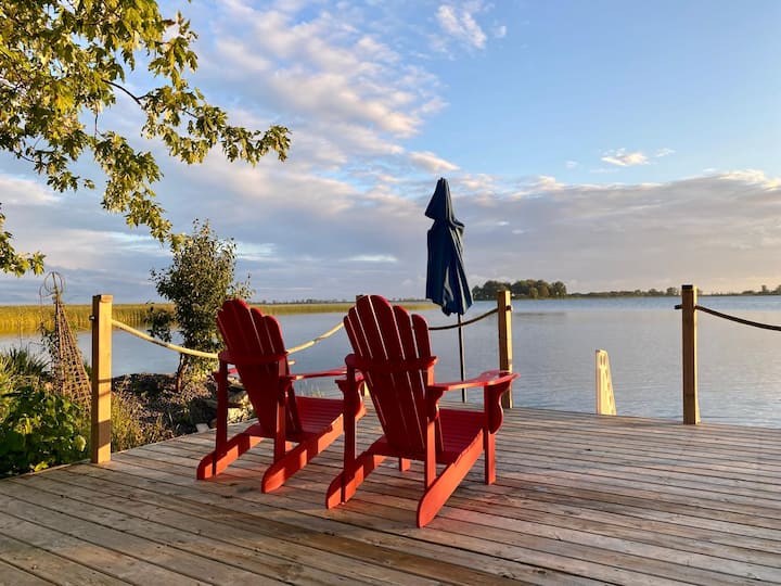 Secluded Lakefront Cottage Pec - Prince Edward