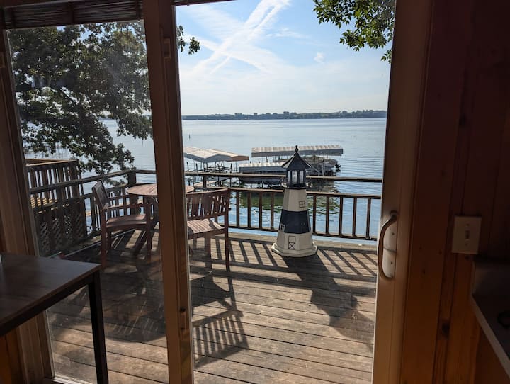 Cozy Waterfront Cabin - Okoboji, IA