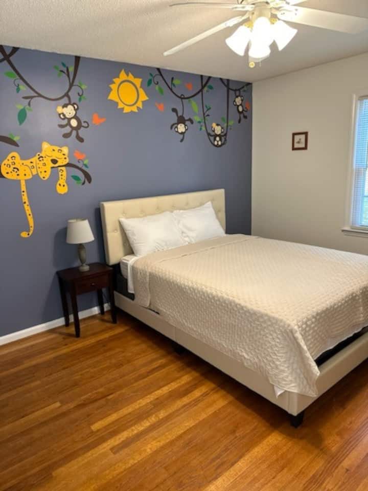 Cozy Private Room W/ Shared Bath - Raleigh, NC