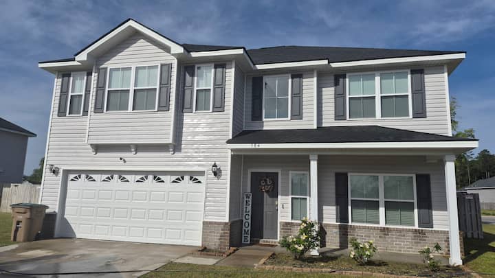 Lovely Home W/ King Suite: Next To Ft Stewart - Hinesville, GA