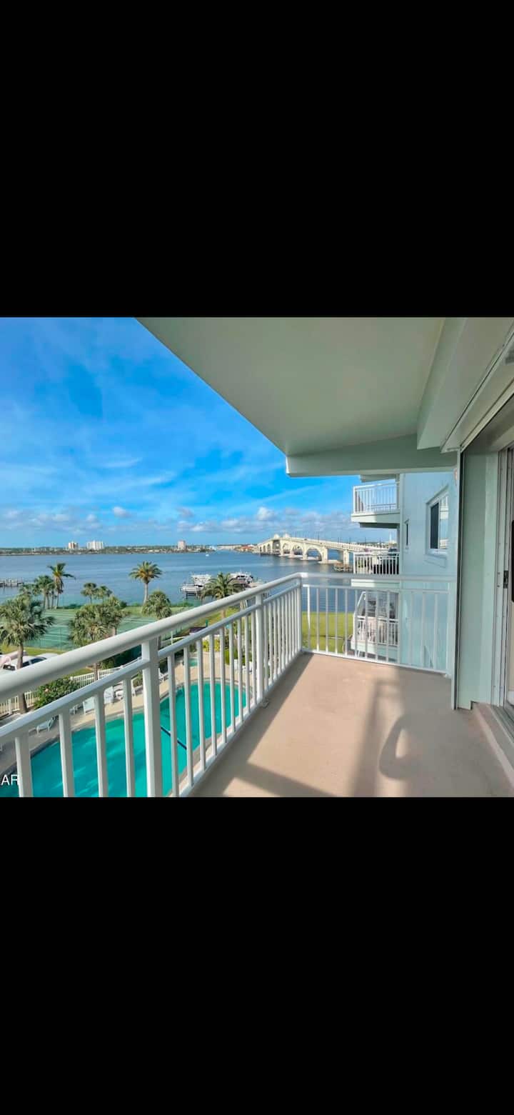 Peaceful & Amazing Waterfront View! - Daytona Beach, FL