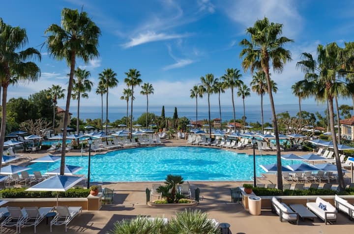 2-bedroom Villa W/ Shuttle Overlooking Pacific - Newport Beach, CA