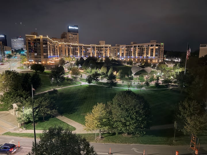 Cozy Art Deco Condo In Midtown Omaha With View - Omaha, NE