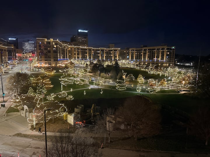 Art Deco Condo In Midtown Omaha *Christmas Decor* - Omaha, NE