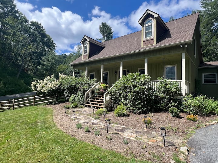 Spacious Banner Elk Home! Central To Ski Slopes! - Banner Elk, NC