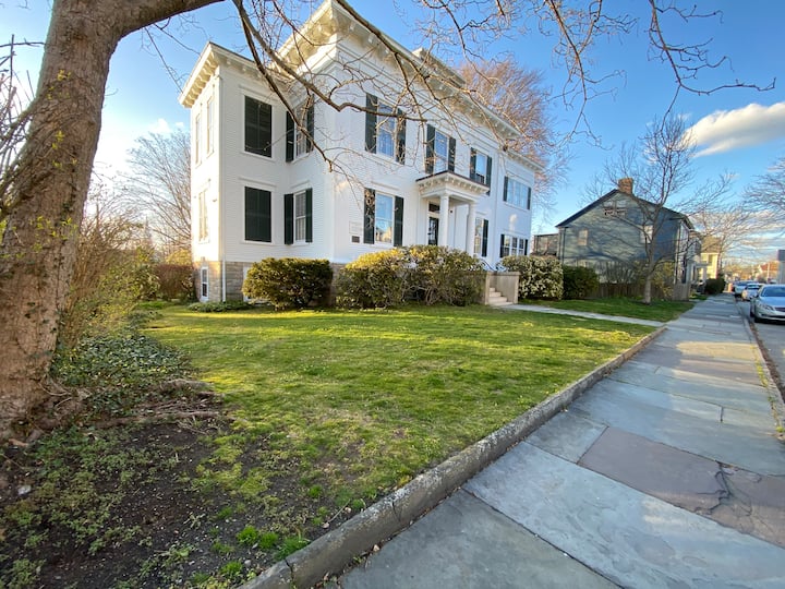 Newport Loft With Water Views 30 Day+ - Newport, RI