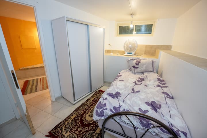 Cozy Bottom Floor Ensuite In Kosher Nachlaot Home - Jerusalem