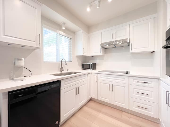 Breezy Bungalow Near Lax • Sofi • Beach • Freeways - Torrance, CA