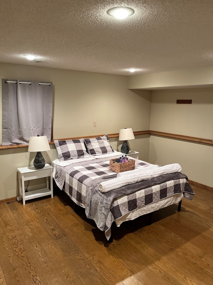 Spacious Room
2 Queen Beds No Cleaning Fees - Woodbury, MN