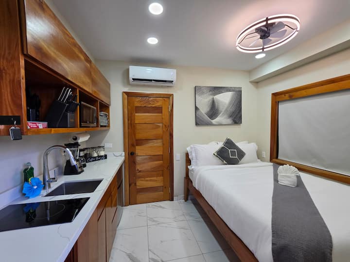 Modern Studio | Walk To Beach, Bars & Ferry - Belize