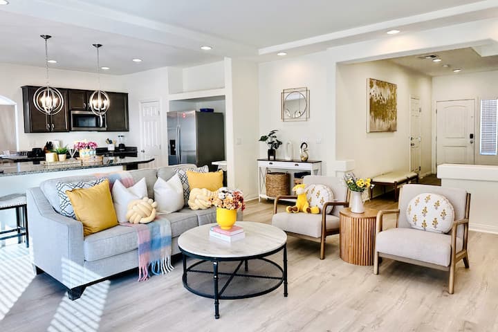 Near Strip Chic Home| 6beds | New Furniture - Henderson, NV