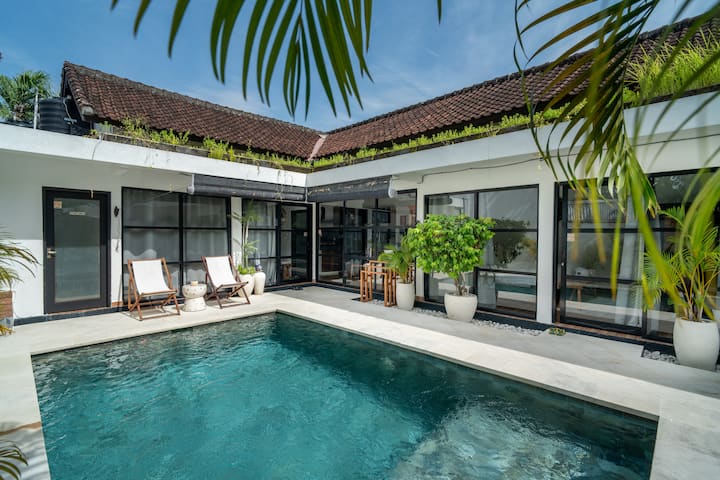 2 Br Villa In Seminyak | Floating Breakfast - 水明漾