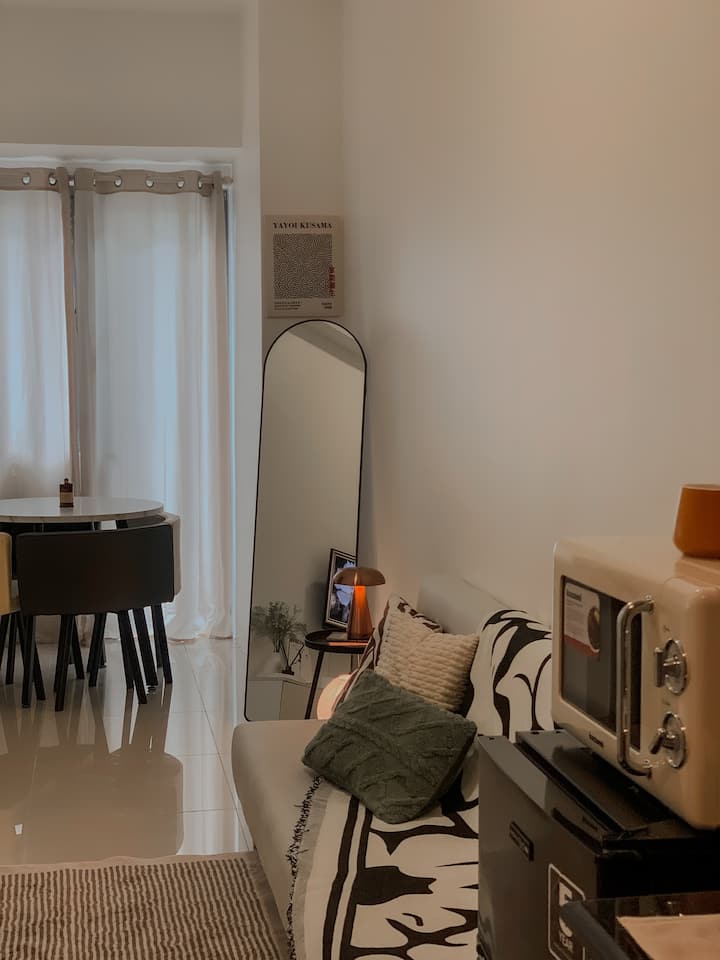 Midnight Bloom Escape - 1br Fame Residences - Ortigas Center