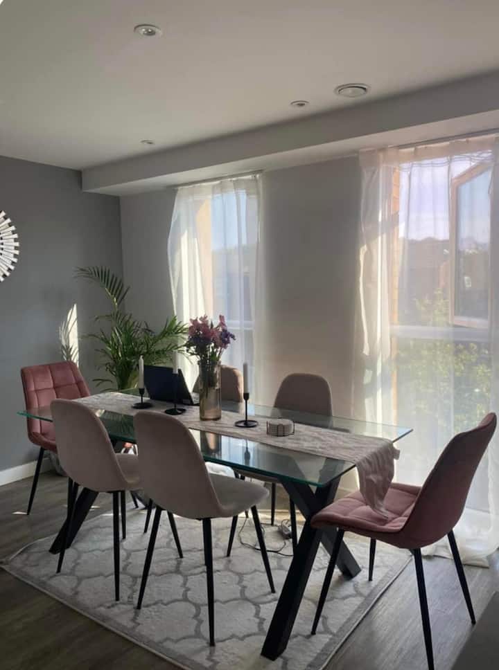 Modern Flat Near Luton Station | Rooftop Access - London Luton Airport (LTN)
