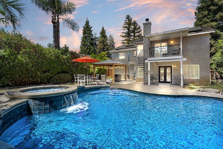 Ultimate 5br Bakersfield Stay: Pool/hot Tub & More - 貝克斯菲爾德