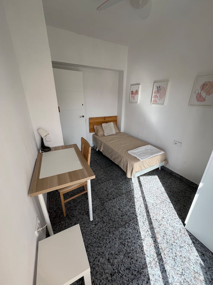 Habitación Con Terraza En Almería Capital - Almería
