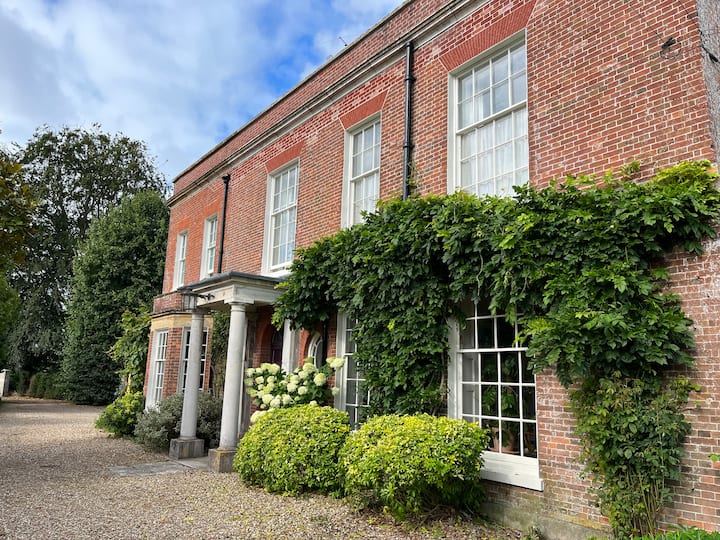 Bedroom In Lovely Georgian Home - Lulworth Cove