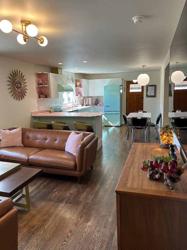 Retro Rendezvous - 1950s Pink House Black Mountain - Black Mountain, NC