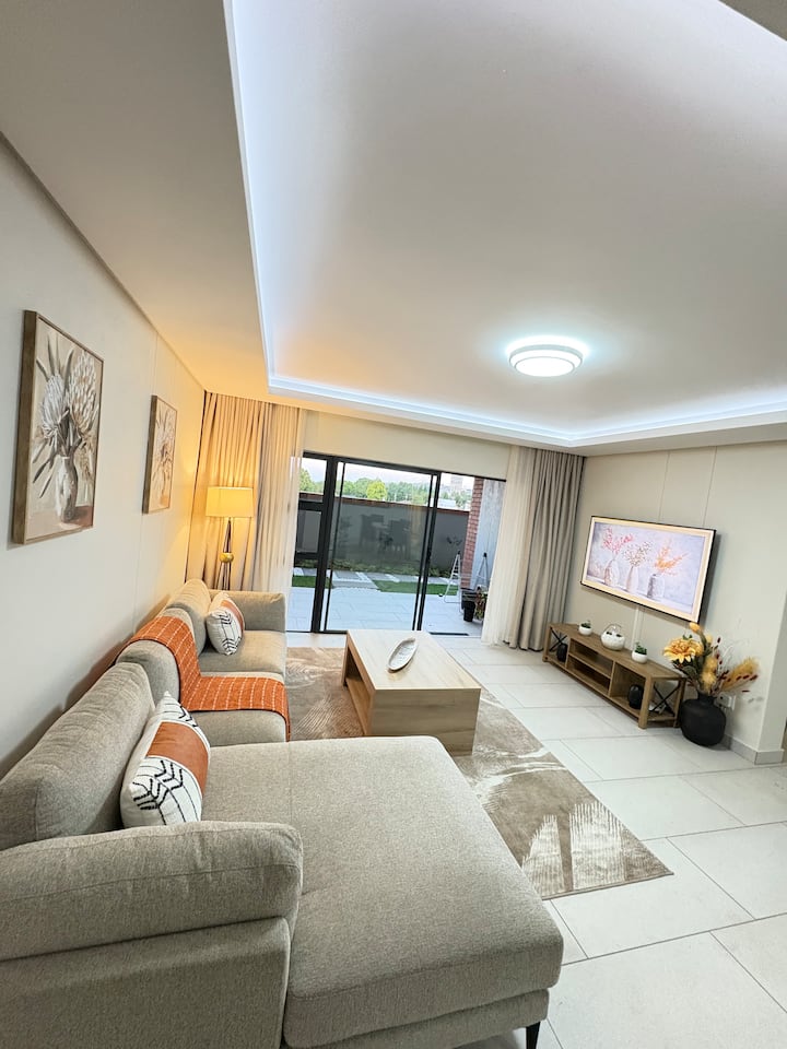 Luxury 3br Modern Apartment Located In Bedfordview - Johannesburg