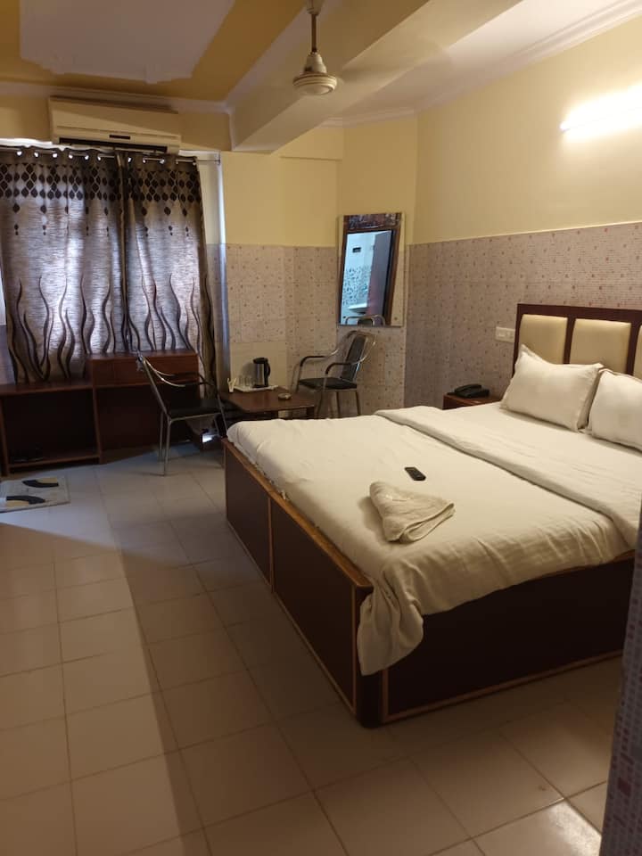 Comfy And Budget Accesible Stay - Sahibzada Ajit Singh Nagar