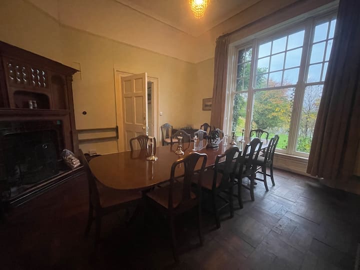 Fabulous Large Bedroom Overlooking Gardens & River - Limerick