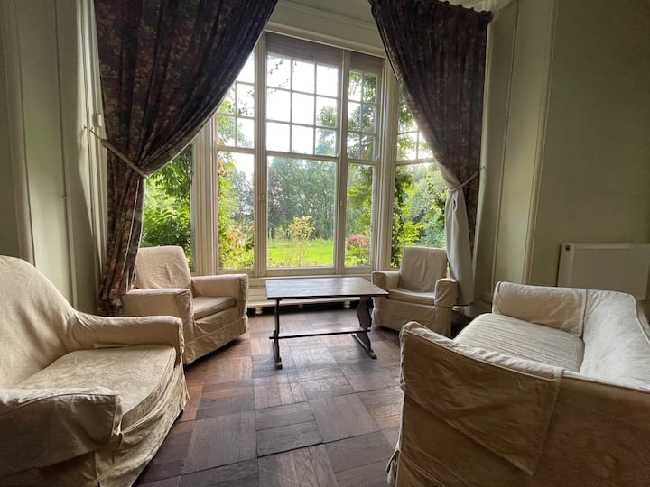 Fabulous Large Bedroom Overlooking Gardens & River - Limerick