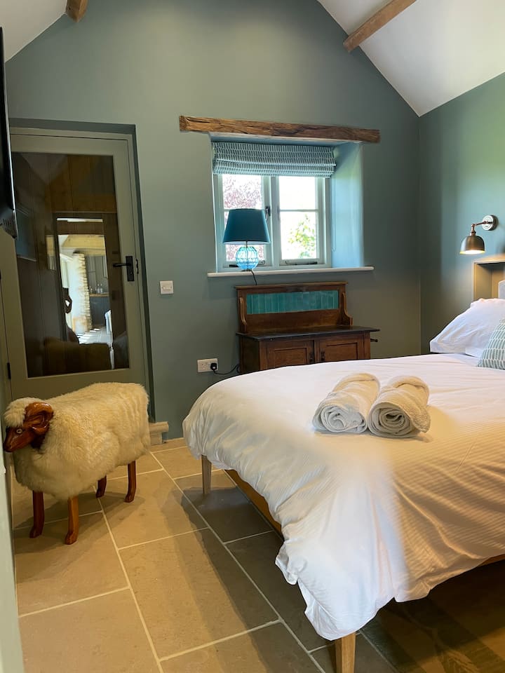 Cotswold Stone Barn - South Cerney