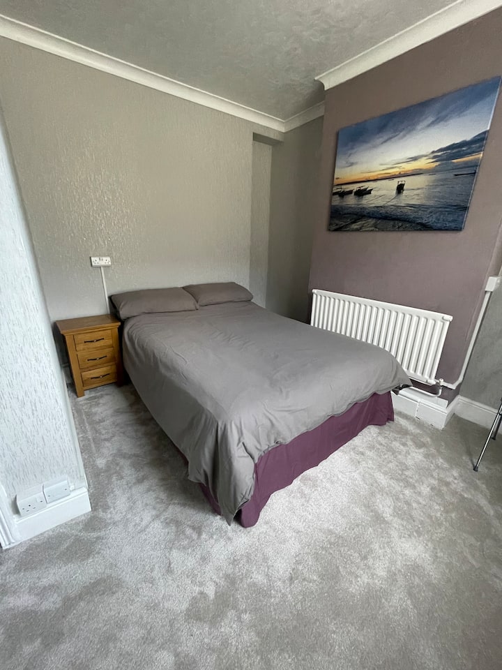 Room In Newtown, Powys - Kerry