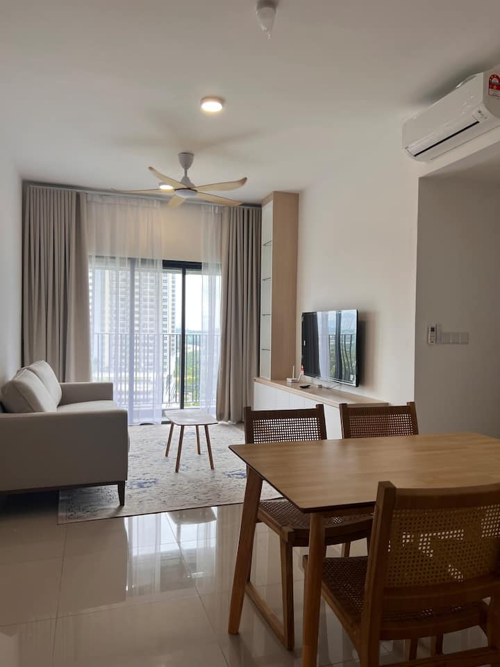 Husnahome
Muji/freewifi/55”smarttv/free2parking - Bangi