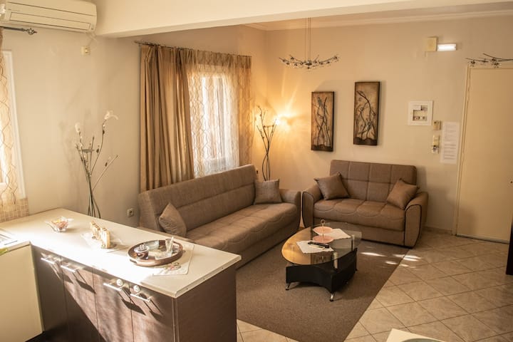 Στο κέντρο της πόλης "Κωνσταντίνα"
Konstan's House - Митилины