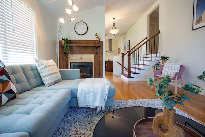 Maple's Serene Spa Retreat With Hot Tub - Nova Scotia