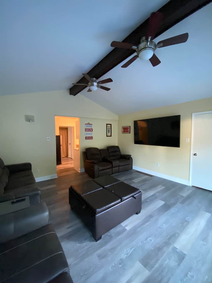 Get Away, Home Away From Home, 5 Beds. - Warren, MI