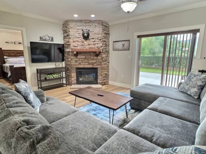 Newly Remodeled Downtown Ground Floor Condo - Gatlinburg
